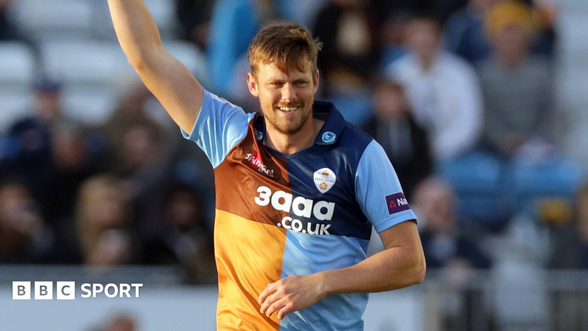 Wayne White: Leicestershire return for all-rounder - BBC Sport