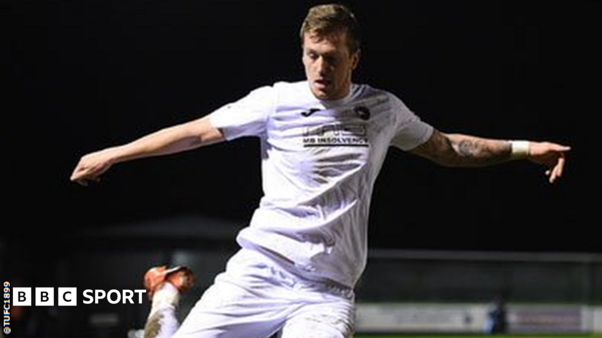 Torquay United: Ben Gerring signs new one-year deal at National League ...