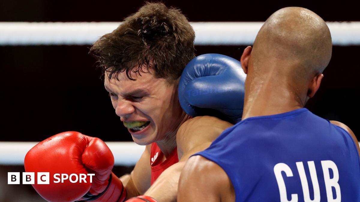Tokyo Olympics: Pat McCormack wins boxing silver at Tokyo 2020 - BBC Sport