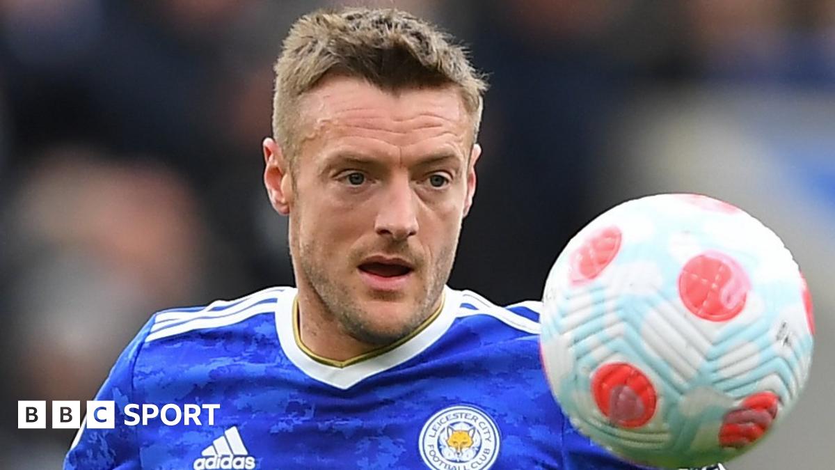 Jamie Vardy: Leicester striker out for 'weeks' with knee injury - BBC Sport