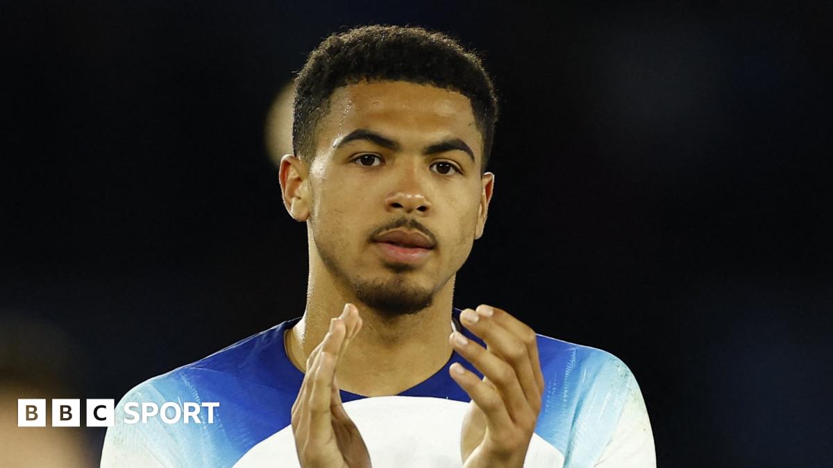 Levi Colwill: Chelsea defender trains with senior England side - BBC Sport