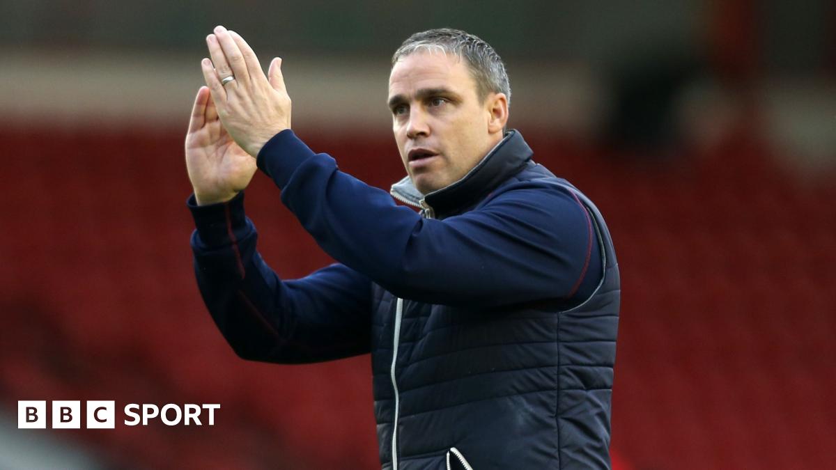 Cheltenham Town: Michael Duff signs new deal to stay as Robins manager ...