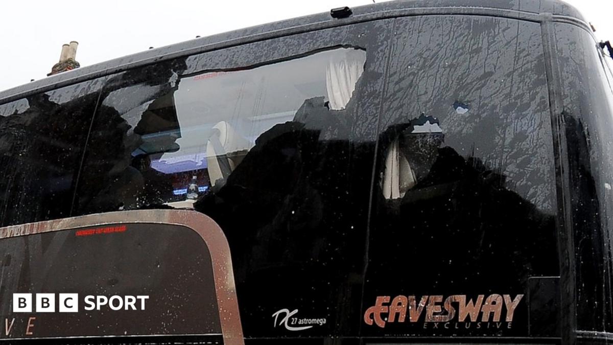 West Ham's David Sullivan apologises to Man Utd after bus attack - BBC ...