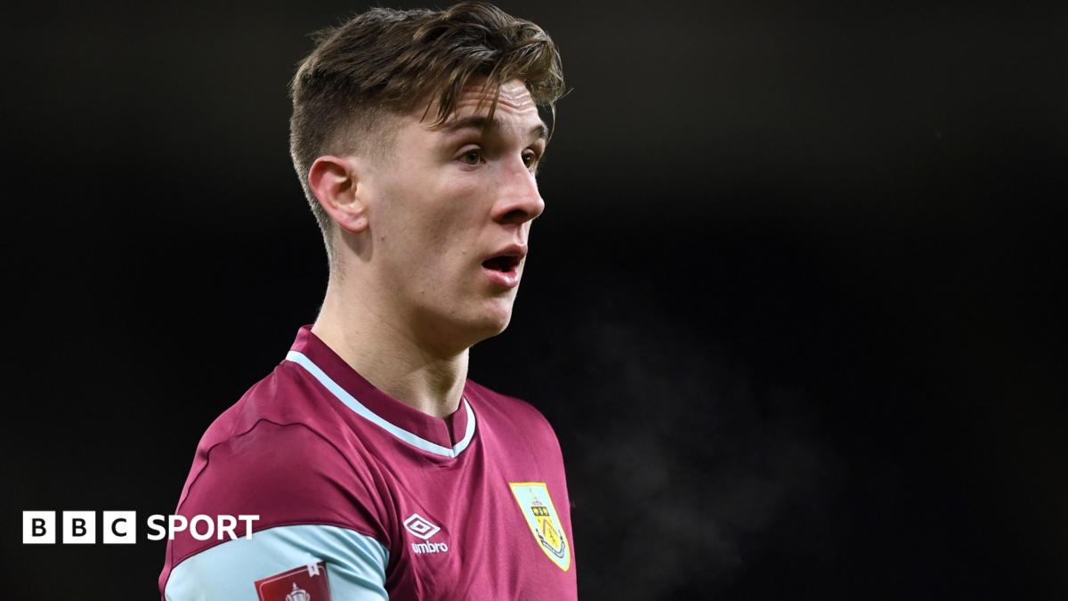 Jimmy Dunne: Queens Park Rangers sign Burnley defender - BBC Sport