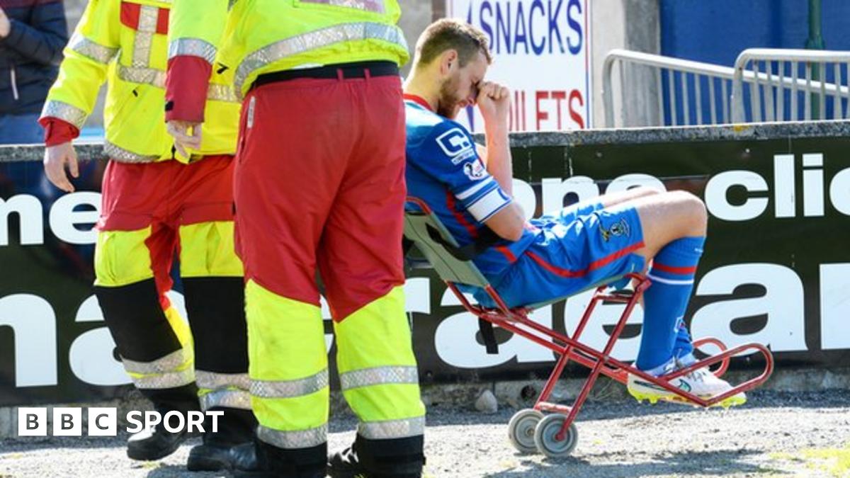 Gary Warren: Inverness defender suffers 'break' v Motherwell - BBC Sport