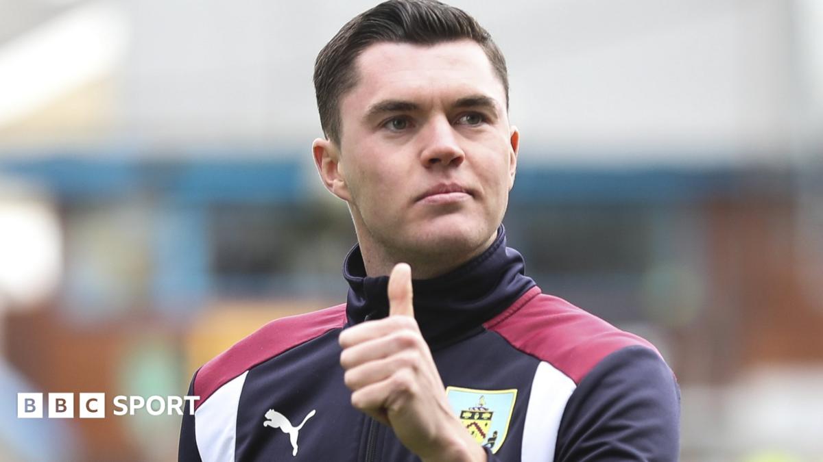 Michael Keane: Everton sign England defender from Burnley - BBC Sport