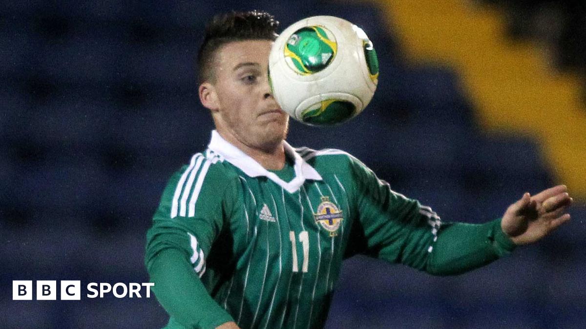 Linfield sign Josh Carson and Stephen Fallon - BBC Sport