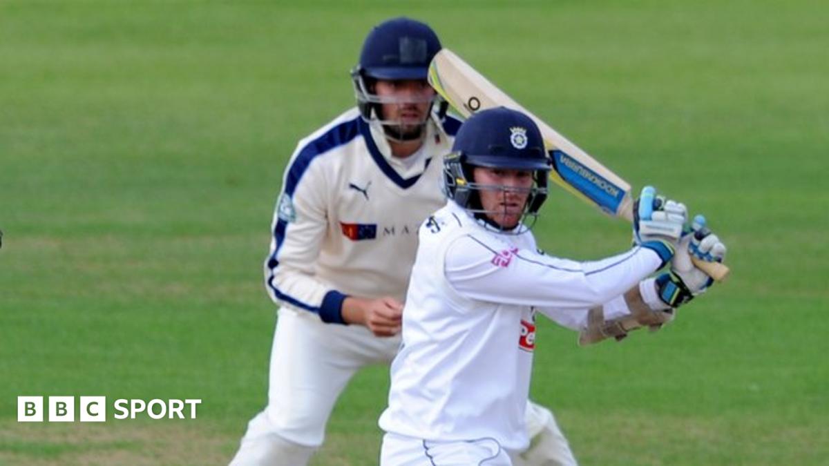 County Championship: Giles White says Hampshire can stay up - BBC Sport