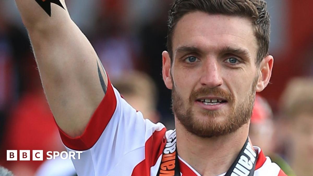 Luke Waterfall: Lincoln City captain signs new contract - BBC Sport