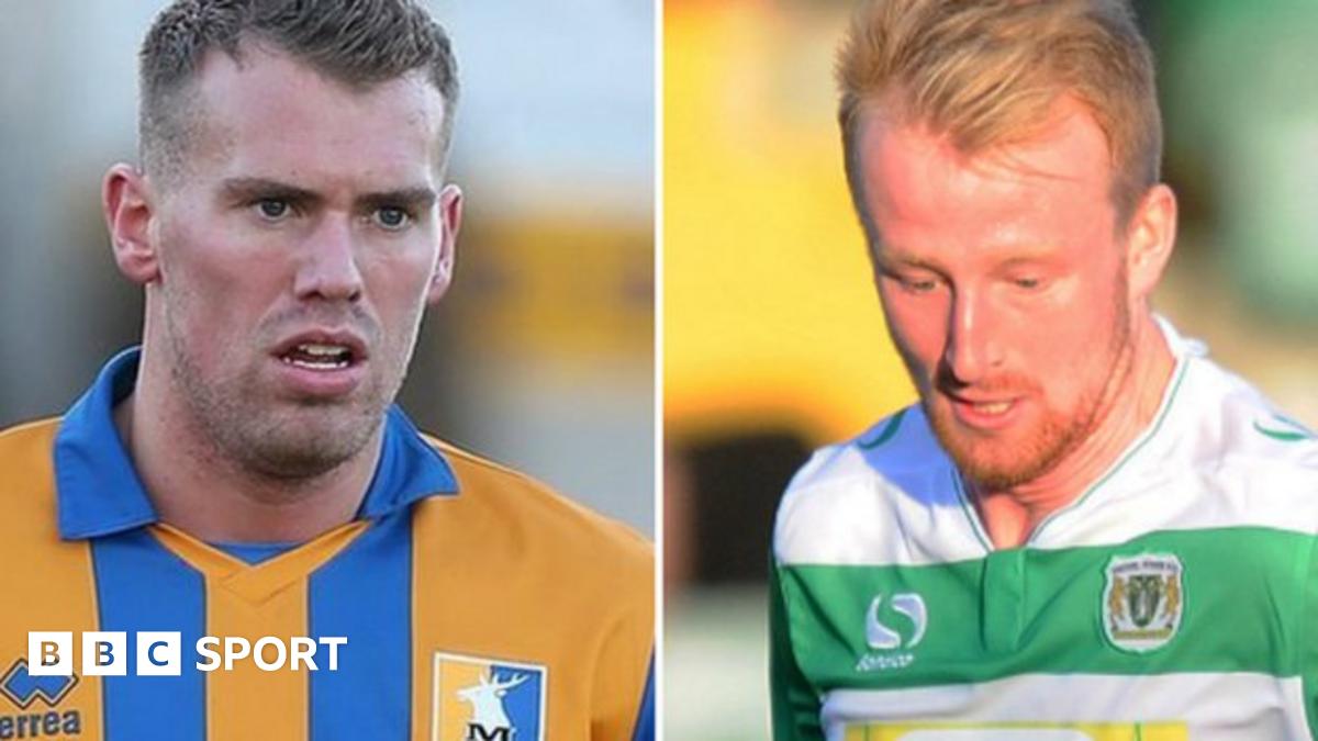 Wrexham: Strikers Louis Briscoe and Mark Beck join club - BBC Sport