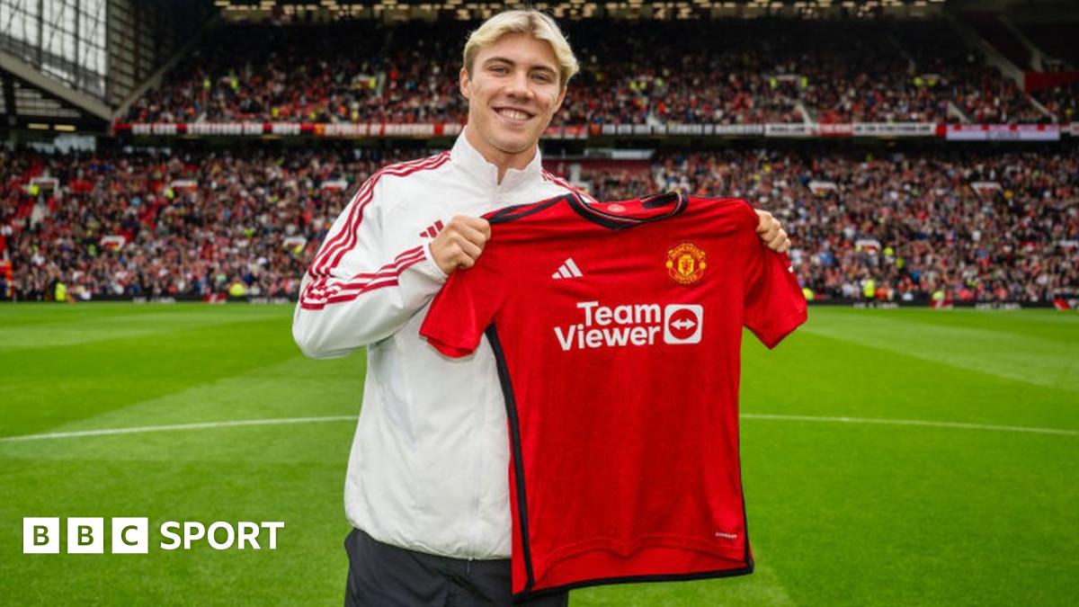 Rasmus Hojlund: Manchester United complete £72m signing from Atalanta - BBC Sport