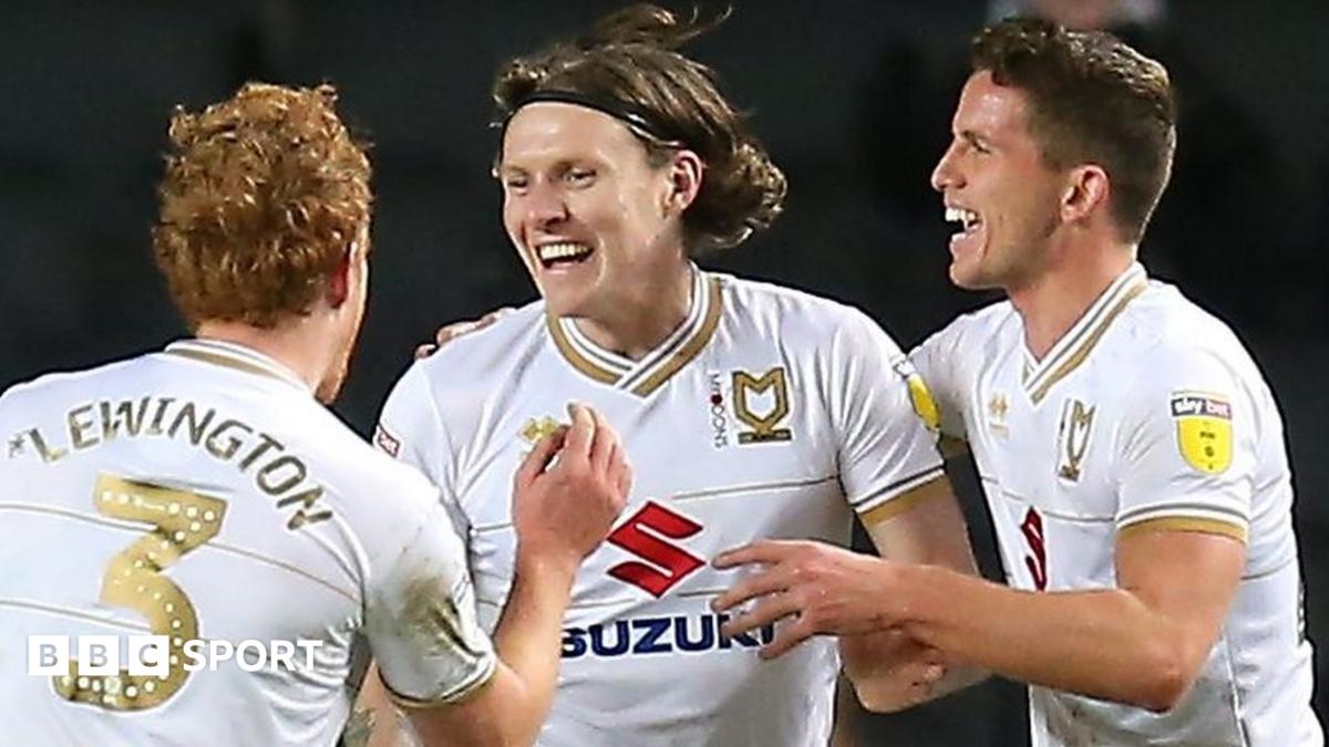 Joe Mason: MK Dons striker agrees new deal with League One club - BBC Sport