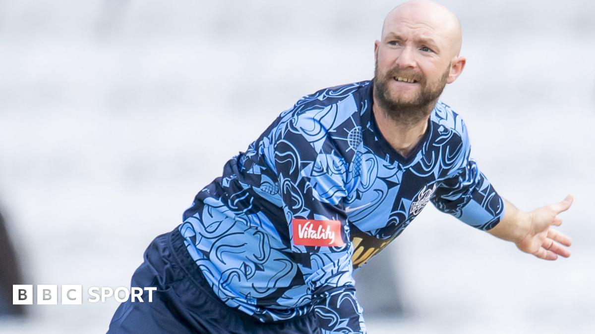 Adam Lyth: Yorkshire batter has bowling suspension lifted - BBC Sport