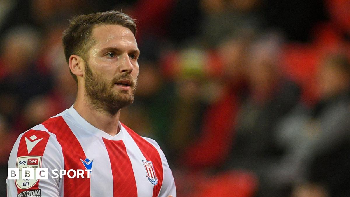 Nick Powell: Stockport County sign ex-Manchester United and Stoke City ...