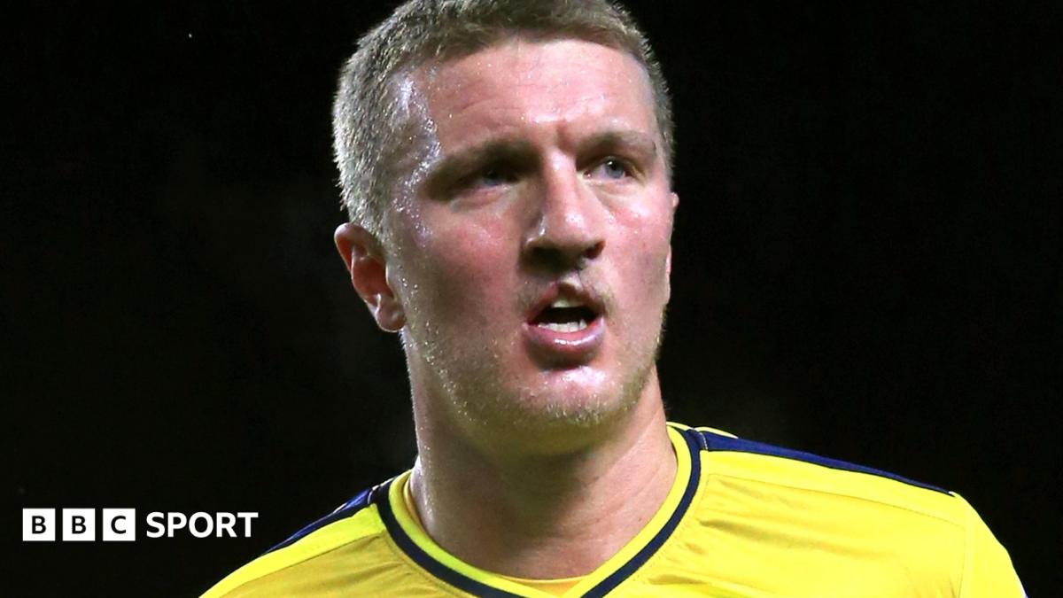 Joe Skarz: Oxford United to monitor defender's shoulder injury - BBC Sport