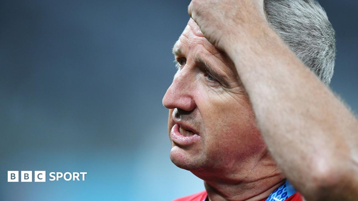Lyn Jones steps down as Russia coach - BBC Sport