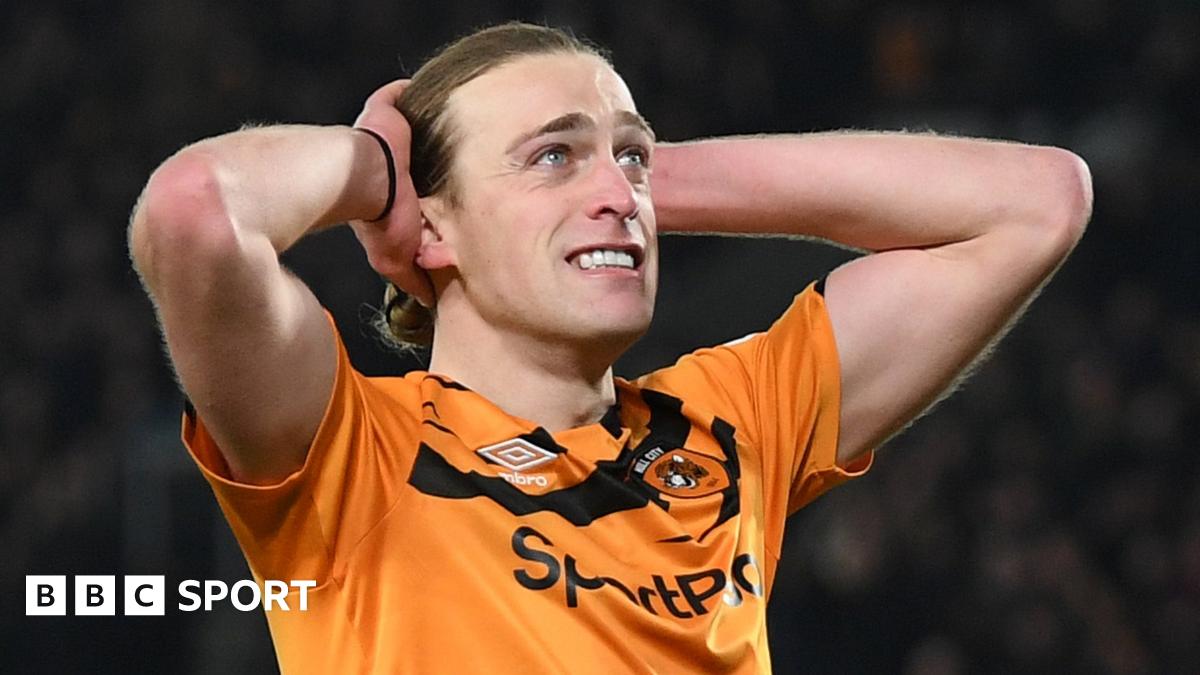 Tom Eaves: Hull City striker out for season after ankle injury - BBC Sport