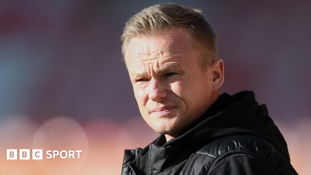 Dean Keates: Manager looking to add to Wrexham squad - BBC Sport