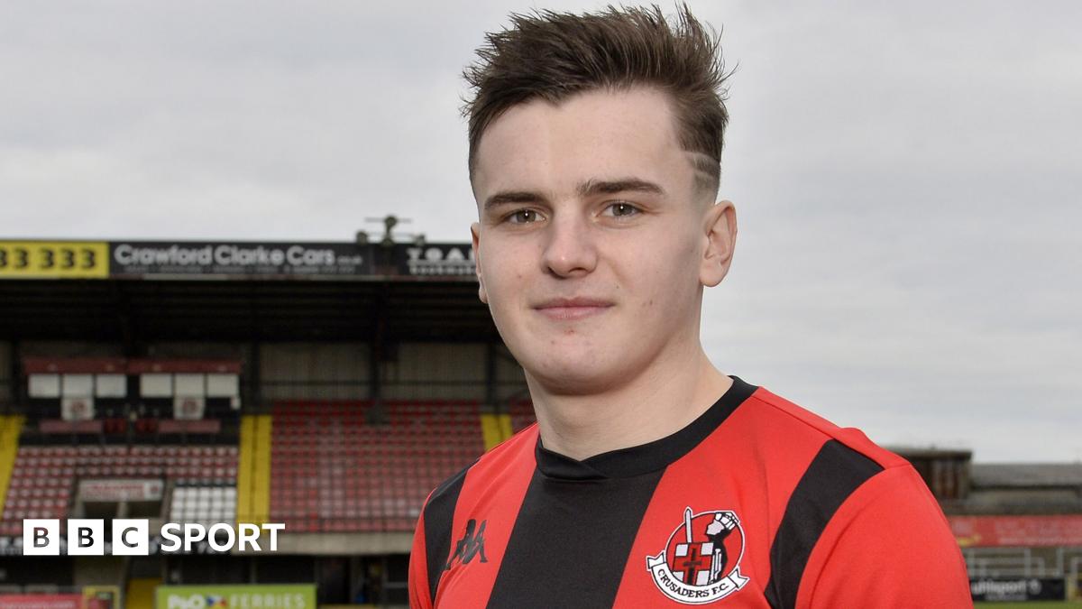 Ronan Hale: Former Derry City forward returns to Crusaders - BBC Sport