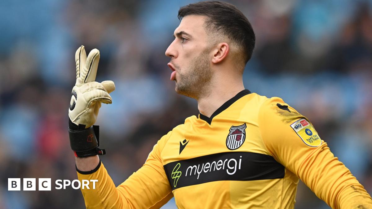 Max Crocombe and Mason Bennett: Burton Albion sign goalkeeper and forward - BBC Sport