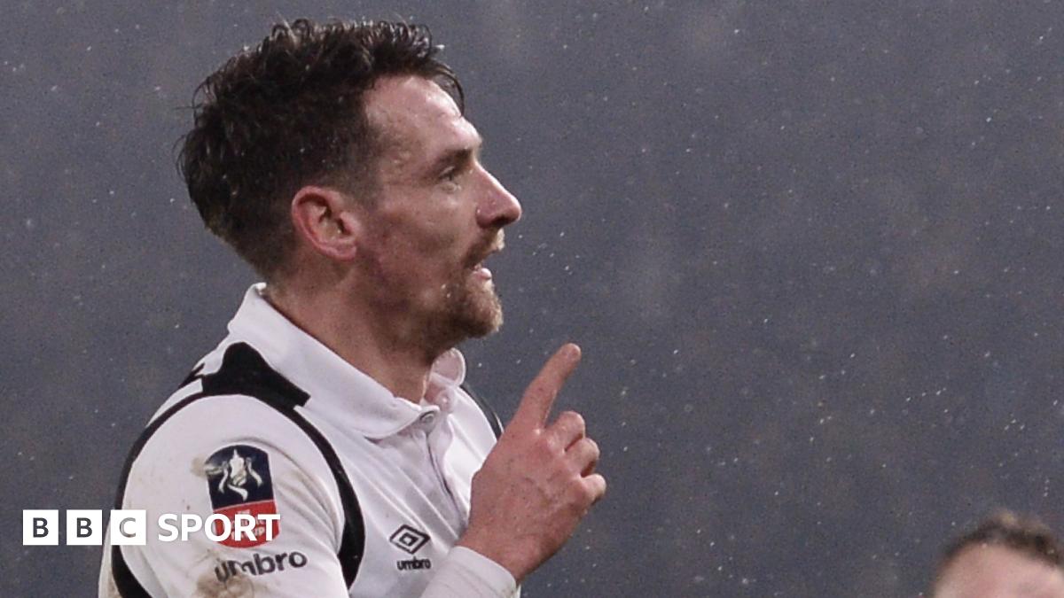 Cardiff sign Craig Bryson and Liam Feeney on loan - BBC Sport