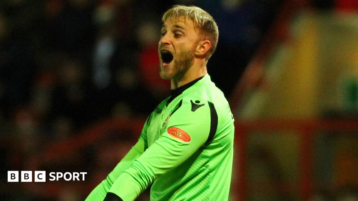 Rob Lainton: Wrexham goalkeeper to miss six weeks with knee injury ...