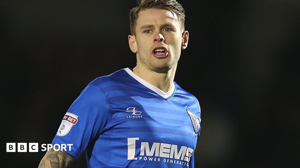 Mark Byrne: Gillingham midfielder signs new two-year deal - BBC Sport