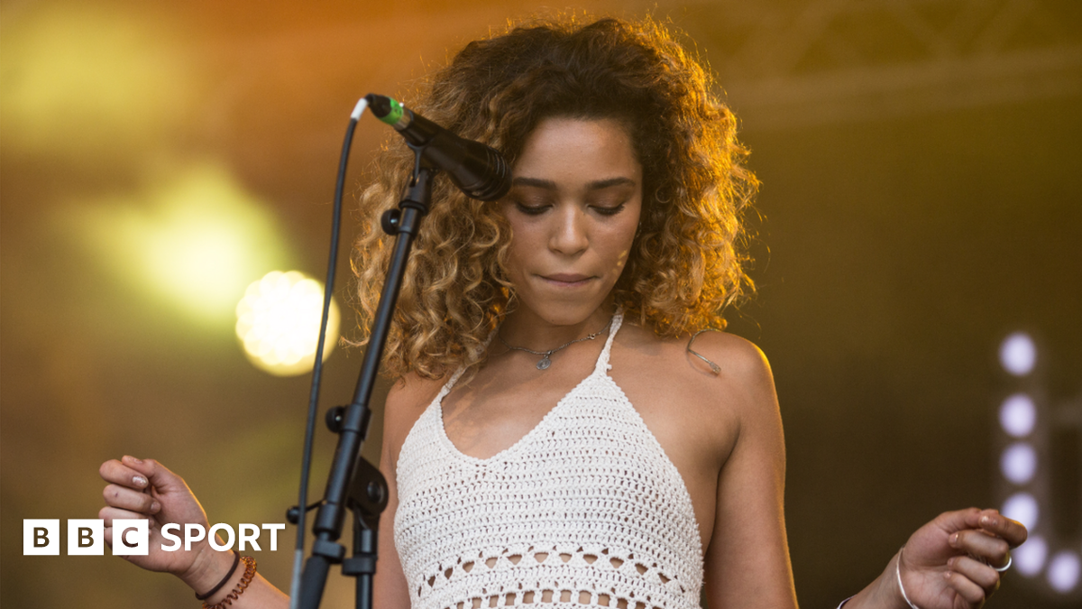 Euro 2016 BBC theme tune: Izzy Bizu performs Edith Piath's La Foule ...