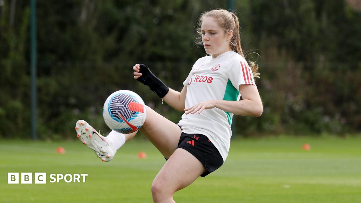 Emma Watson: Scotland and Man Utd midfielder ruptures ACL - BBC Sport