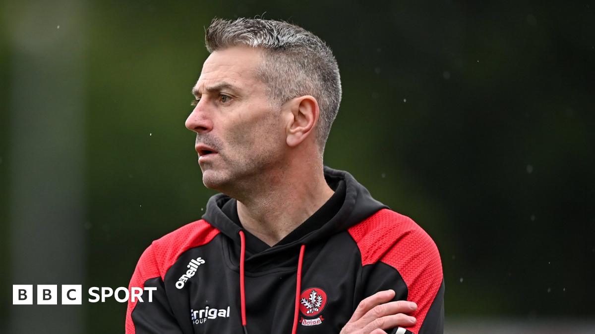 Rory Gallagher: Former Derry manager's ban lifted - BBC Sport