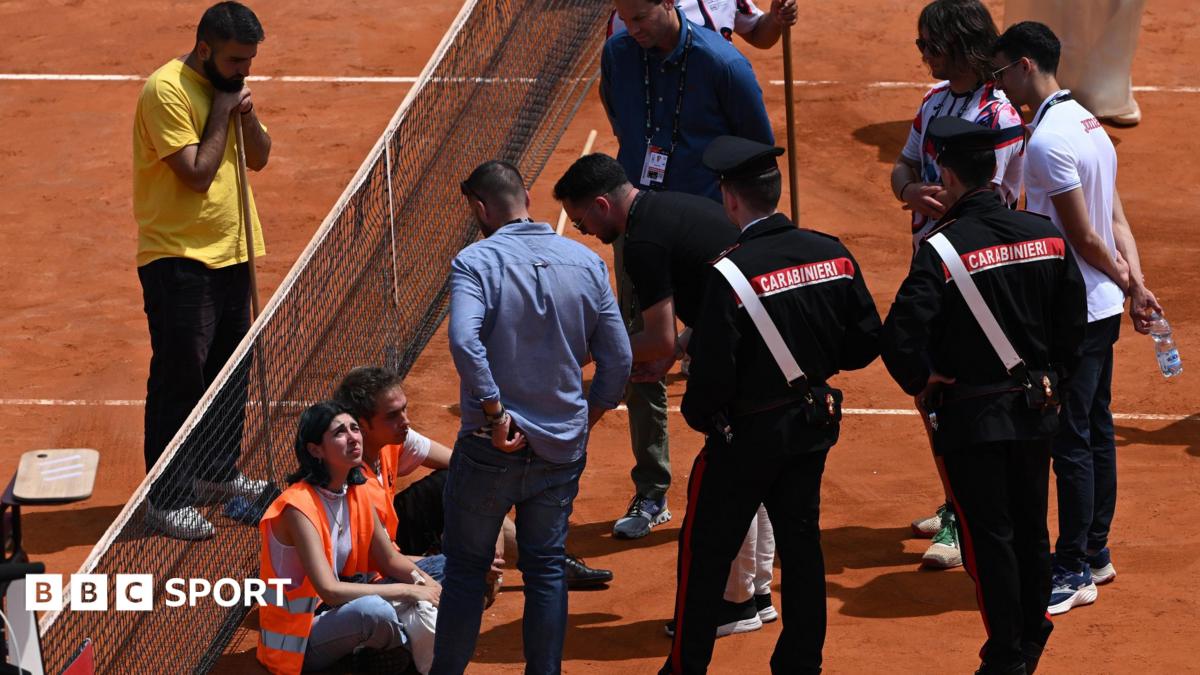 Climate protesters interrupt two Italian Open matches in Rome - BBC Sport