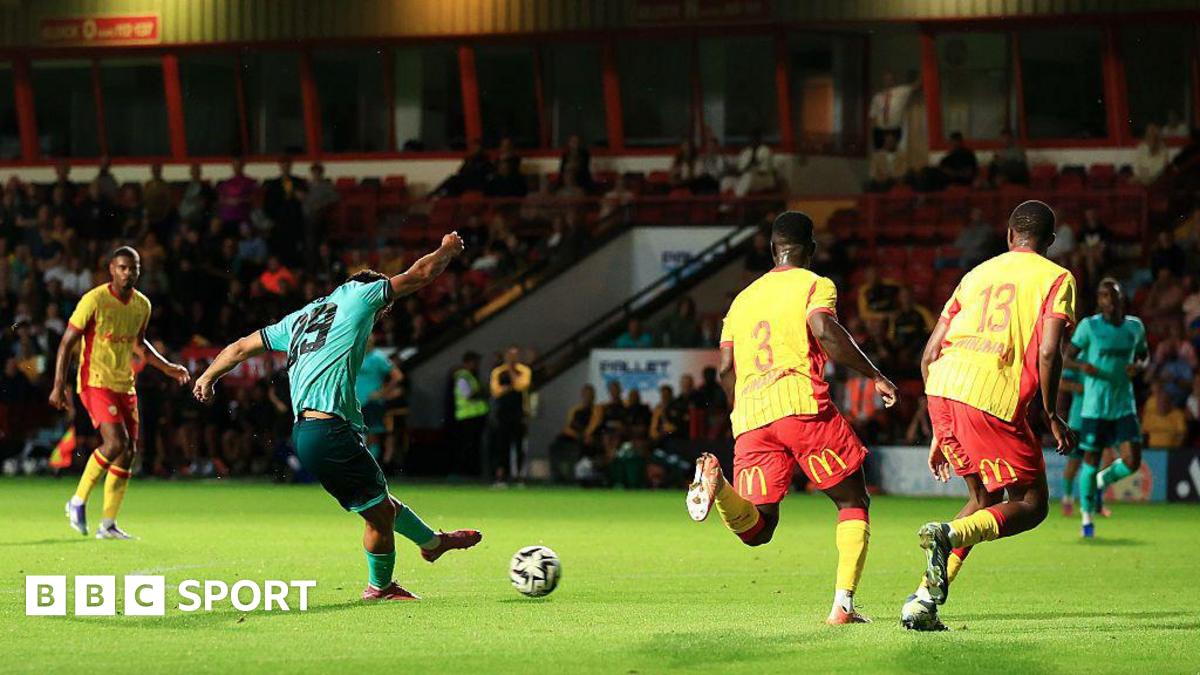 Wolves 1-3 Lens: Wolves suffer another pre-season friendly defeat - BBC ...