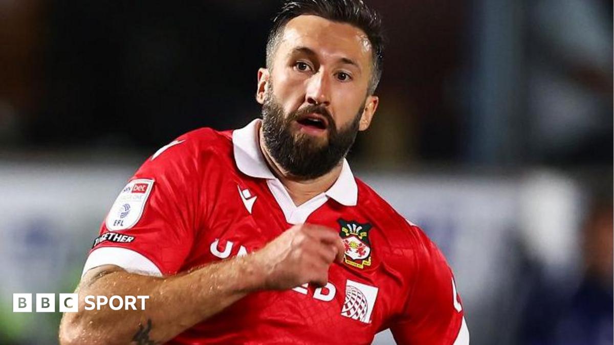 Ollie Palmer: Striker signs new Wrexham deal - BBC Sport