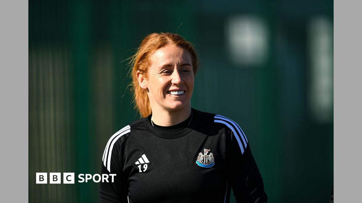 Ex-NI midfielder Rachel Furness coaching Newcastle's U16s - BBC Sport