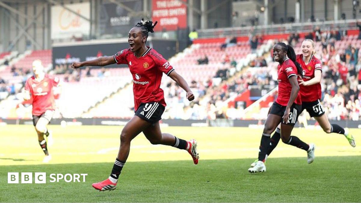 Man Utd back up to second with win over Everton - BBC Sport