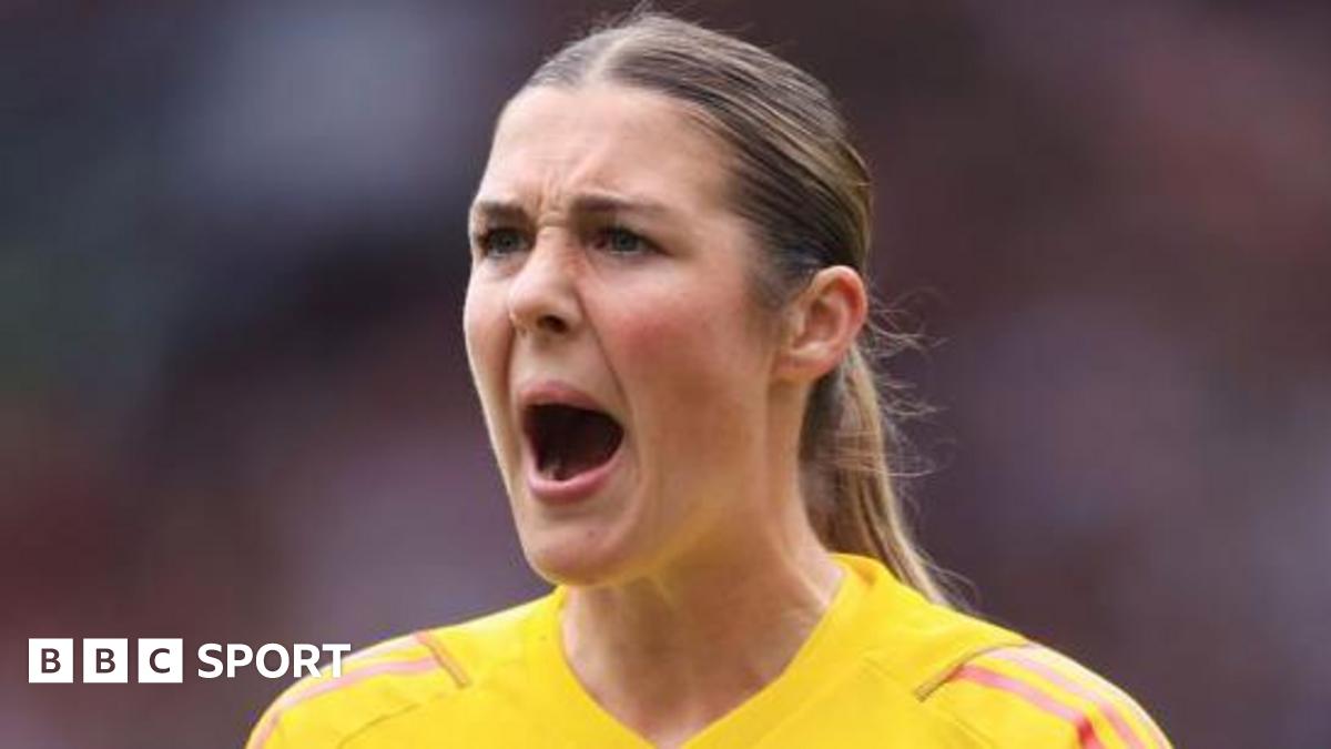 Mary Earps: Manchester United's England goalkeeper set to join Paris St ...