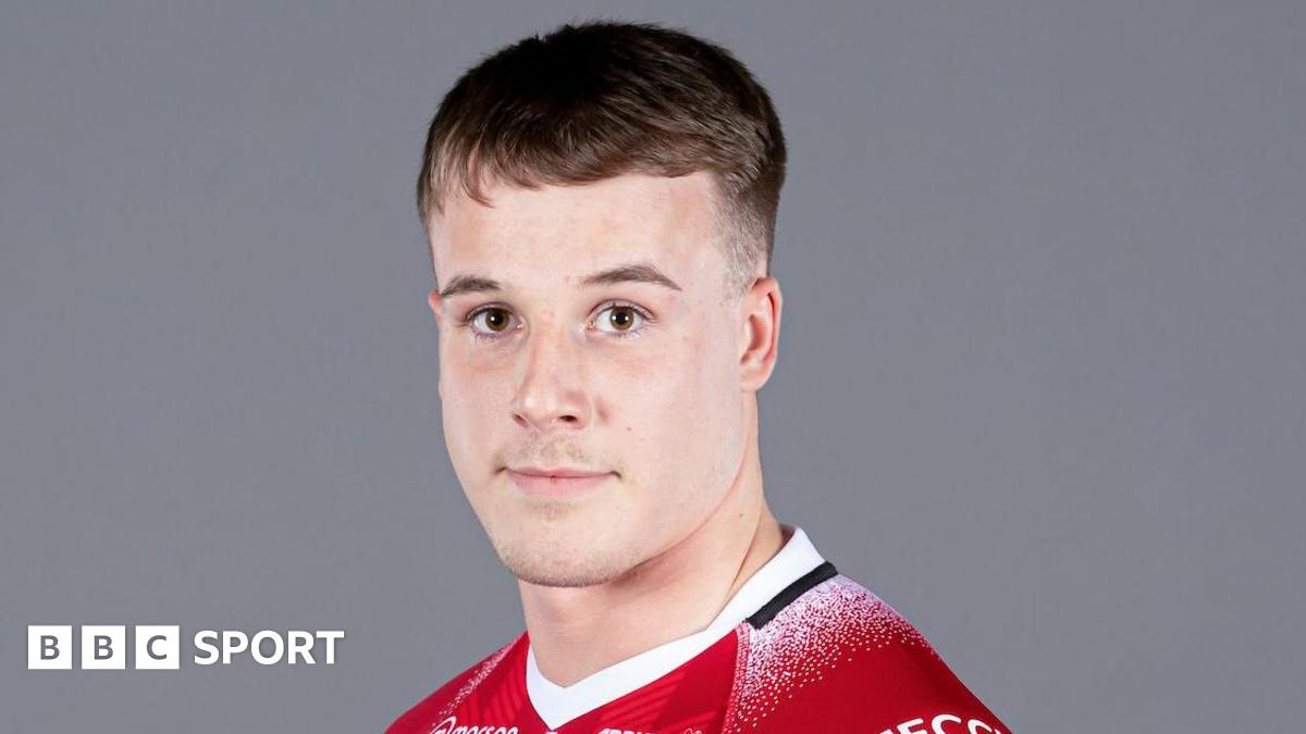 Salford Red Devils: Second-row Matty Foster signs one-year contract ...