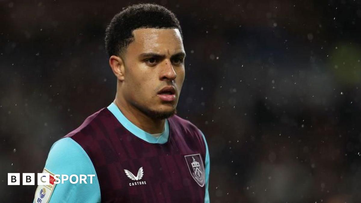 Burnley defender Egan-Riley wants to sign new contract - BBC Sport