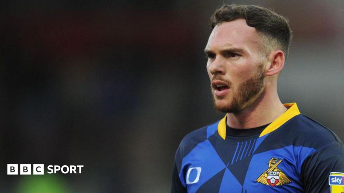 Winger Jon Taylor joins Salford City following trial - BBC Sport
