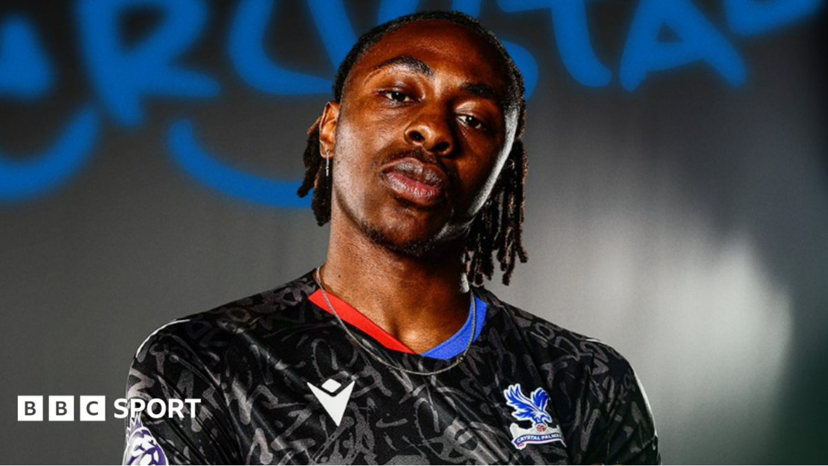 Crystal Palace reveal third kit - BBC Sport