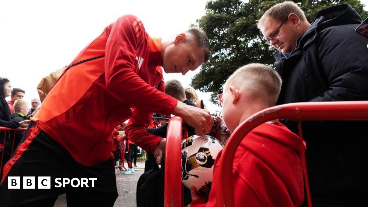 Aberdeen v Motherwell: Line-ups - BBC Sport