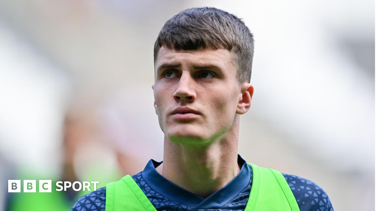 Joel Cotterill: Swansea midfielder joins Swindon on loan - BBC Sport