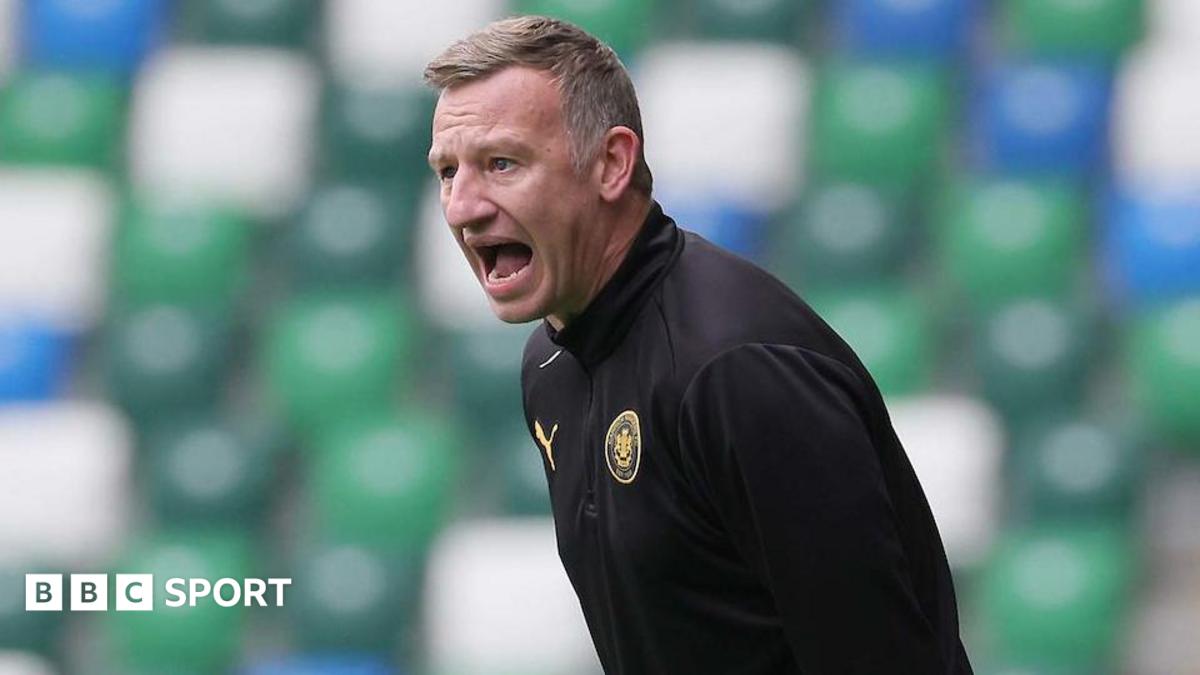 Irish Premiership: Last minute Linfield goal 'devastating' for Carrick ...