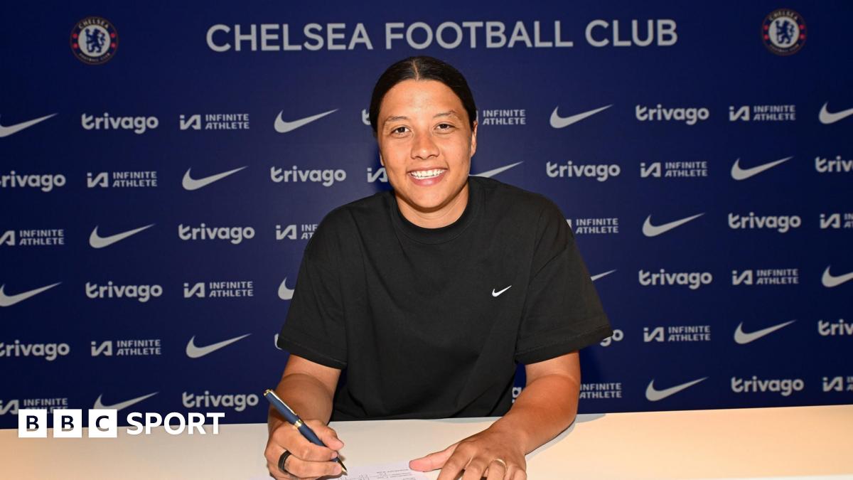 Sam Kerr: Chelsea striker signs new contract - BBC Sport