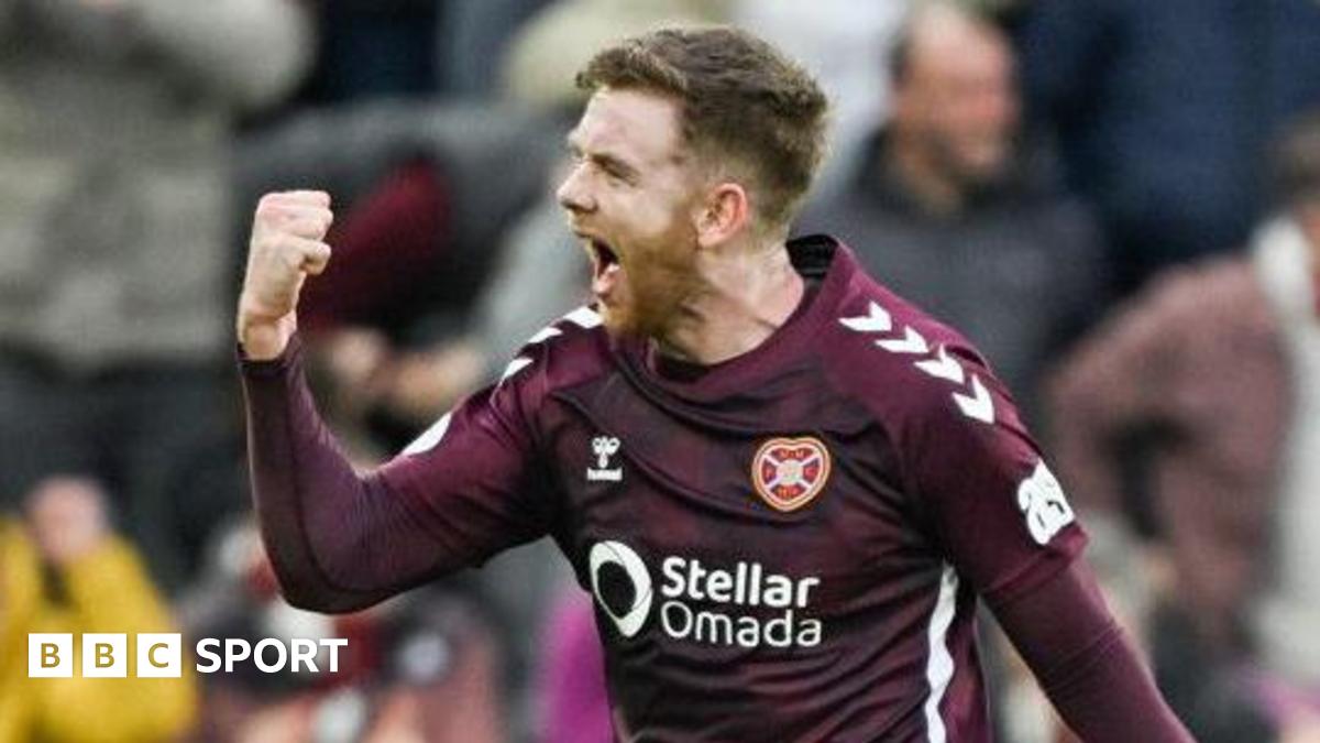 Stuart Findlay agrees permanent Hearts move - BBC Sport