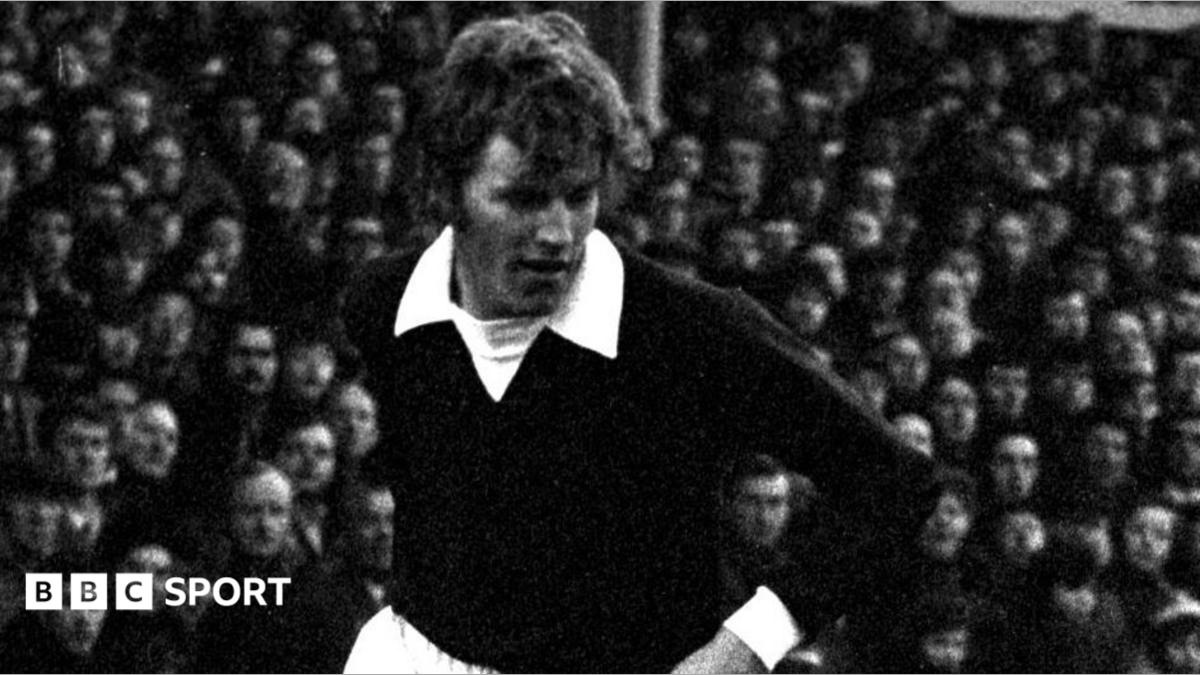 Former Hearts defender Dave Clunie dies at age 77 - BBC Sport
