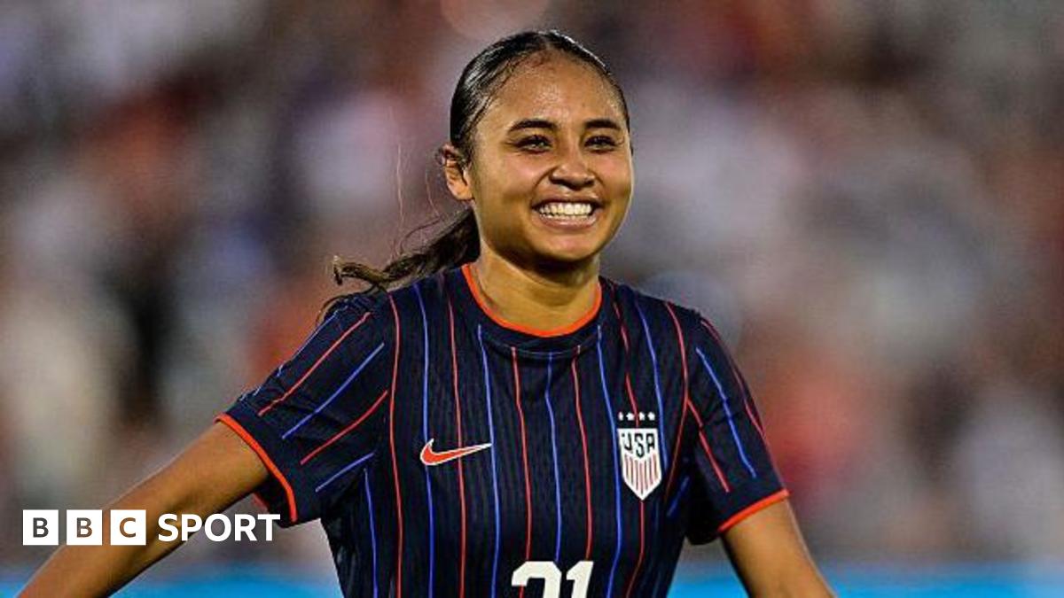 Alyssa Thompson: Chelsea sign USA forward for club record fee - BBC Sport