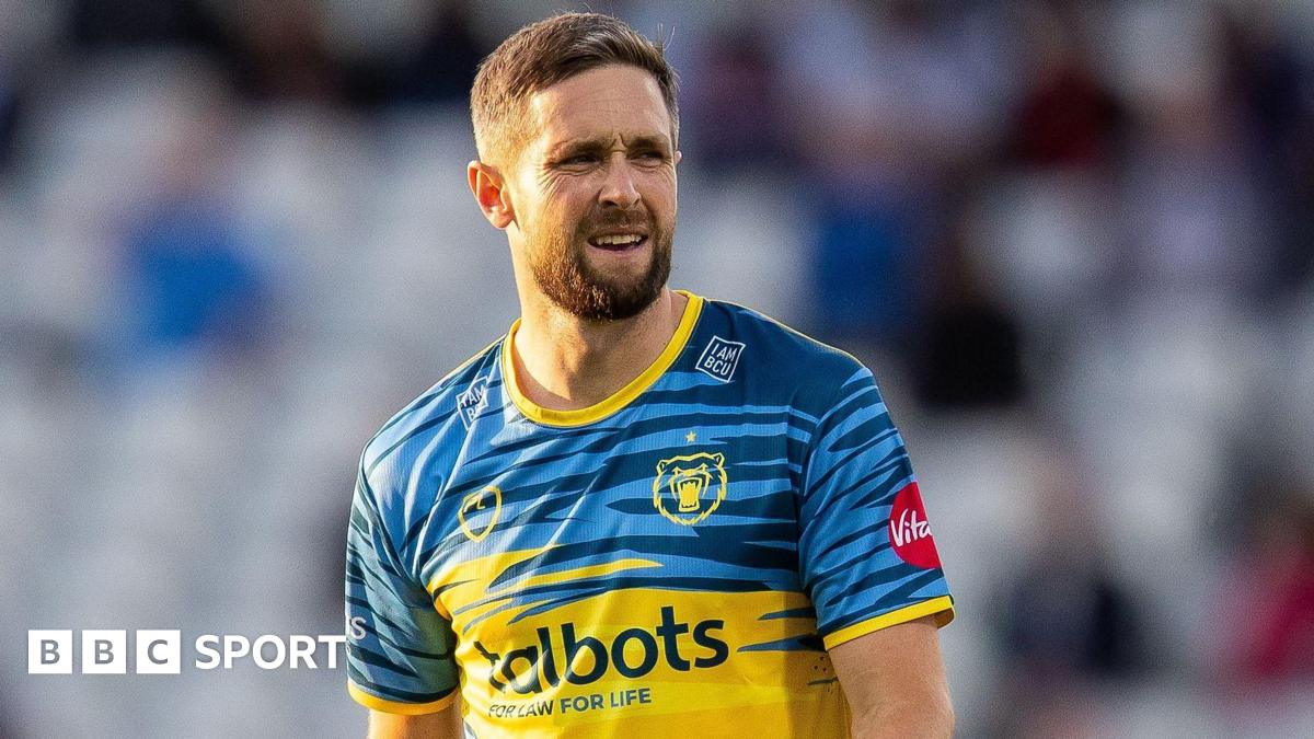 Chris Woakes back in action for Birmingham Bears - BBC Sport