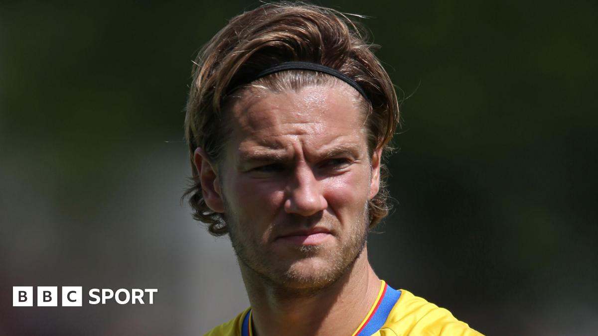 Joachim Andersen: Fulham bid £20m for Crystal Palace defender - BBC Sport