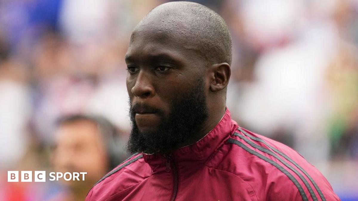 Romelu Lukaku: Napoli close to signing Chelsea striker - BBC Sport